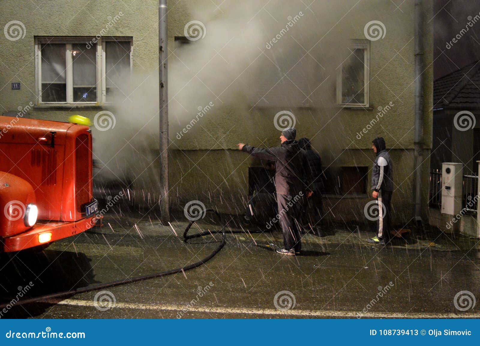 Fire in the building editorial stock photo. Image of people - 108739413