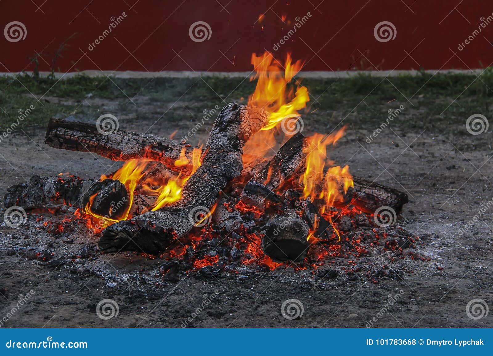Fire burns down stock photo. Image of calorific, campfire - 101783668
