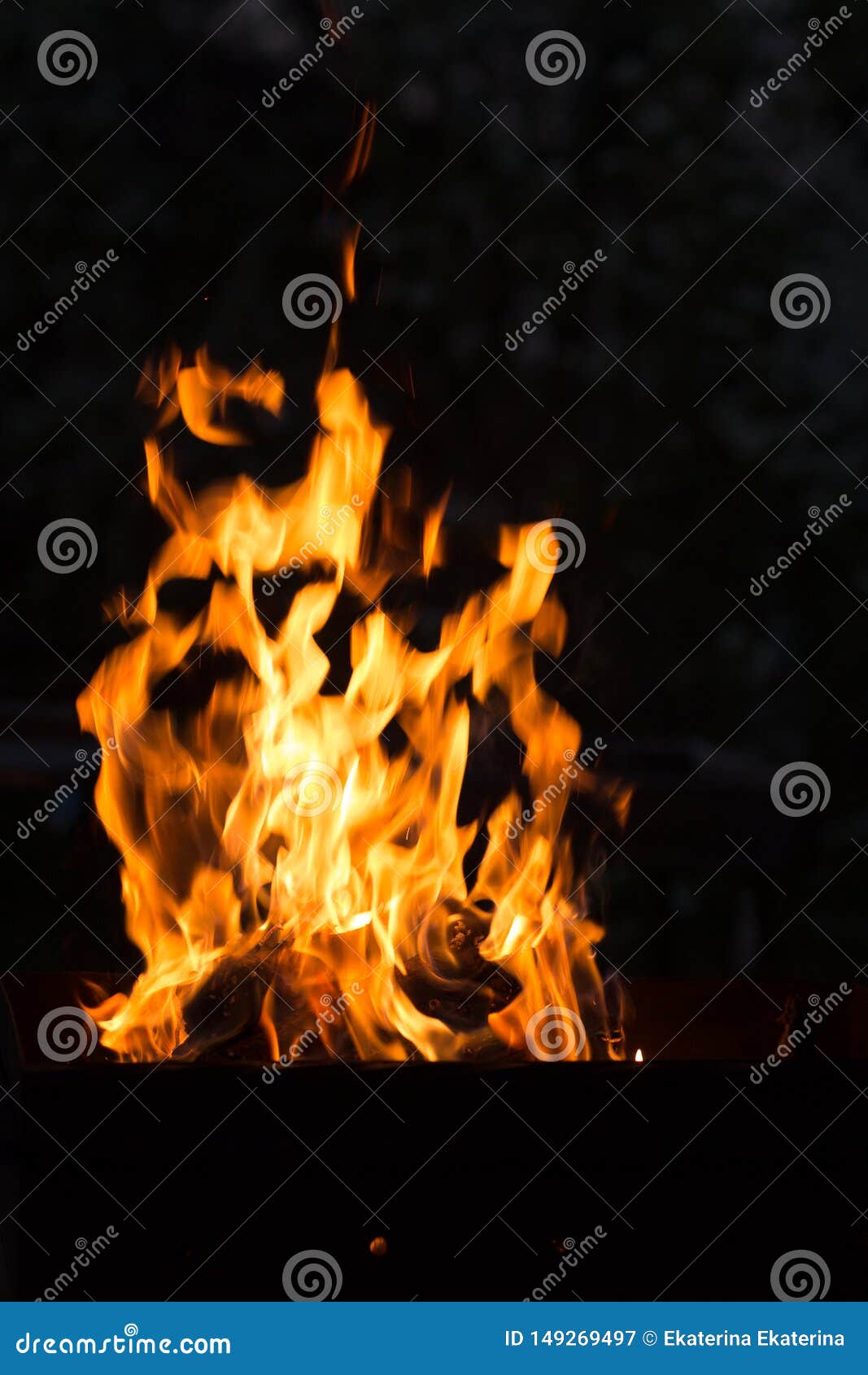 Fire dance – dancing fire stock image. Image of barbecue - 149269497