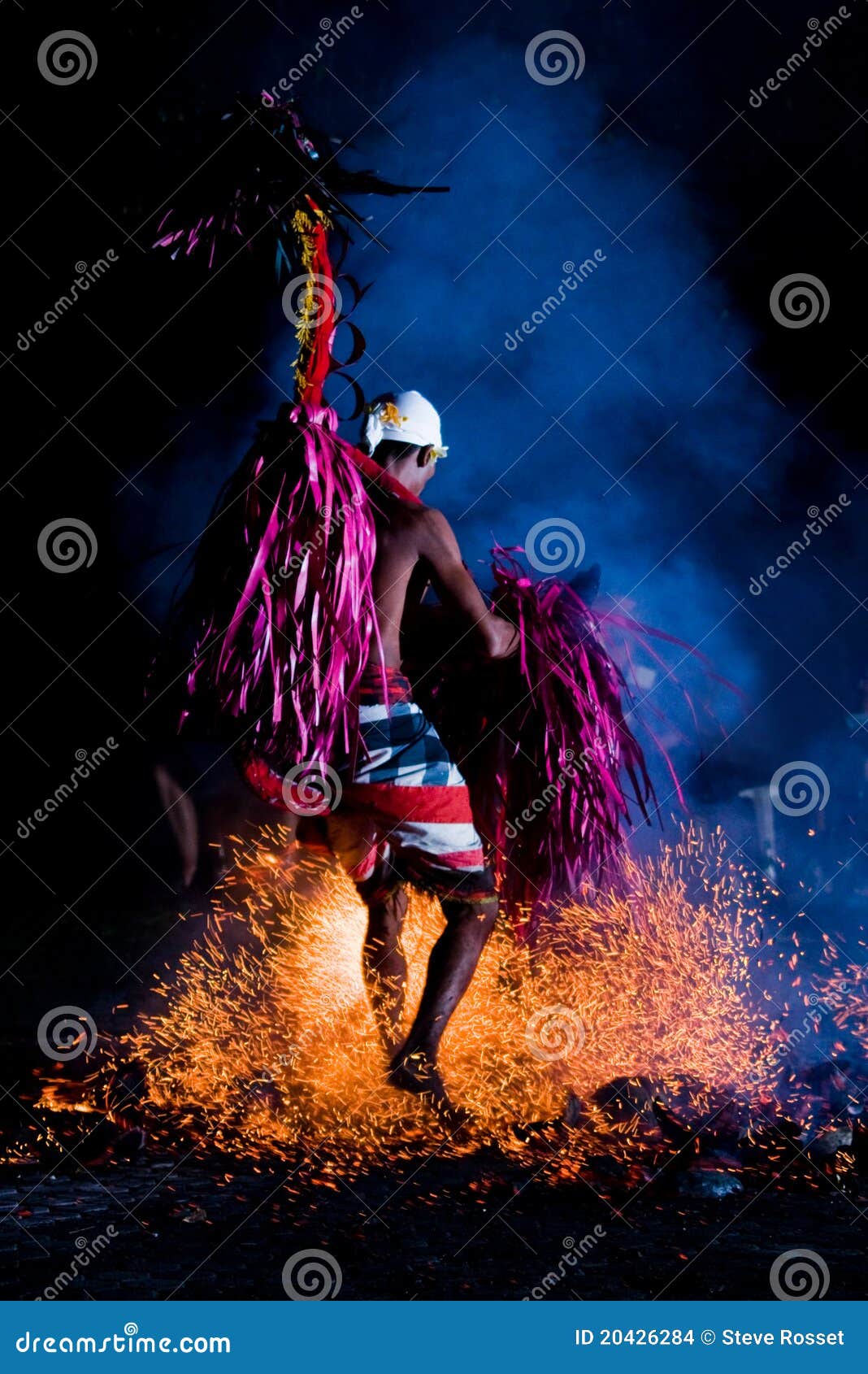 Fire Dancer Entertainment editorial stock image. Image of vivid - 20426284