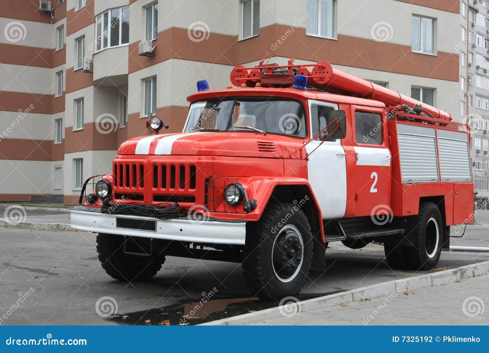 Fire Engine Near Modern House Stock Photo - Image of water, safety: 7325192