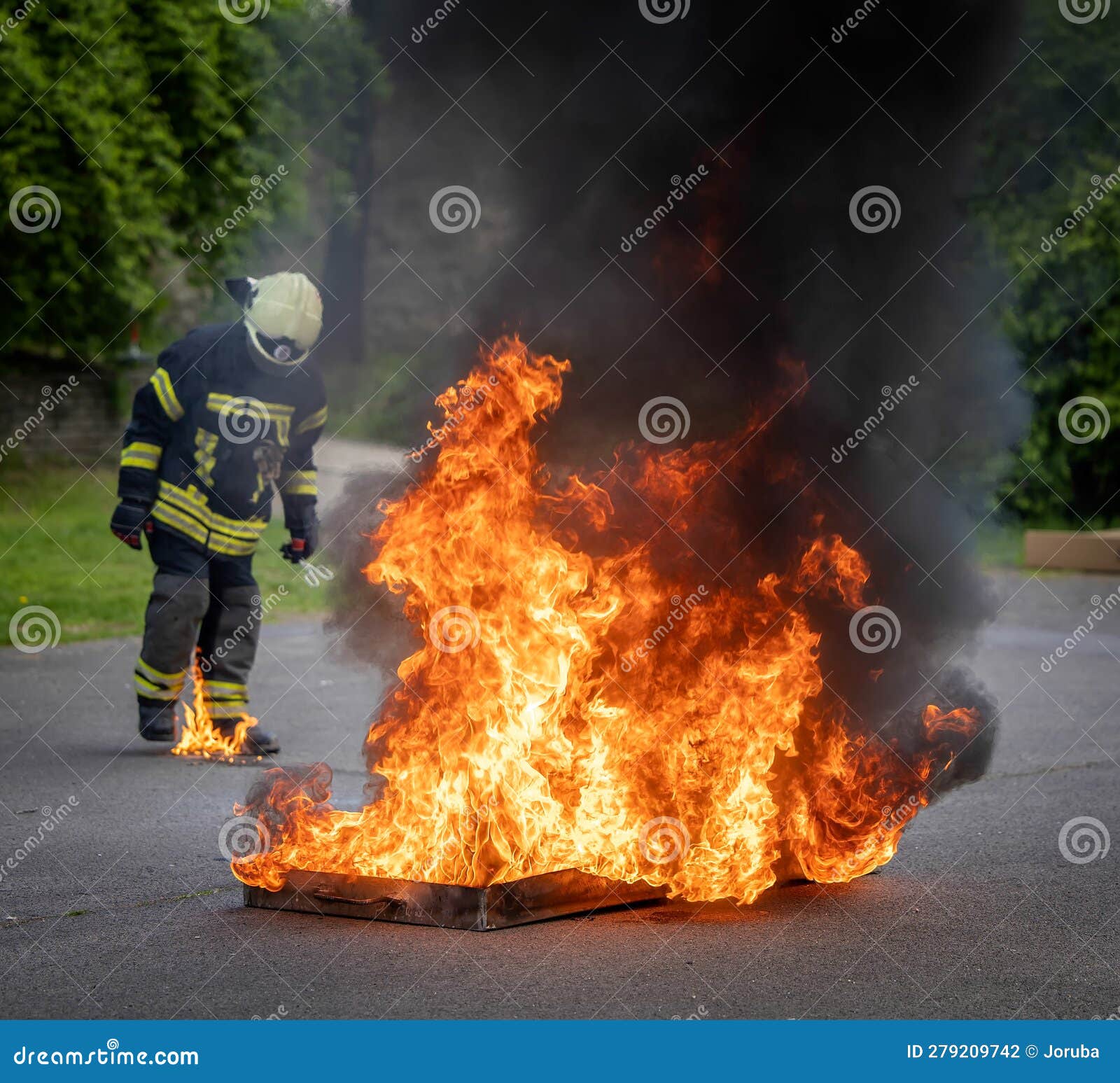 Fire Extinguisher Demonstration with Burning Fire Editorial Photography ...