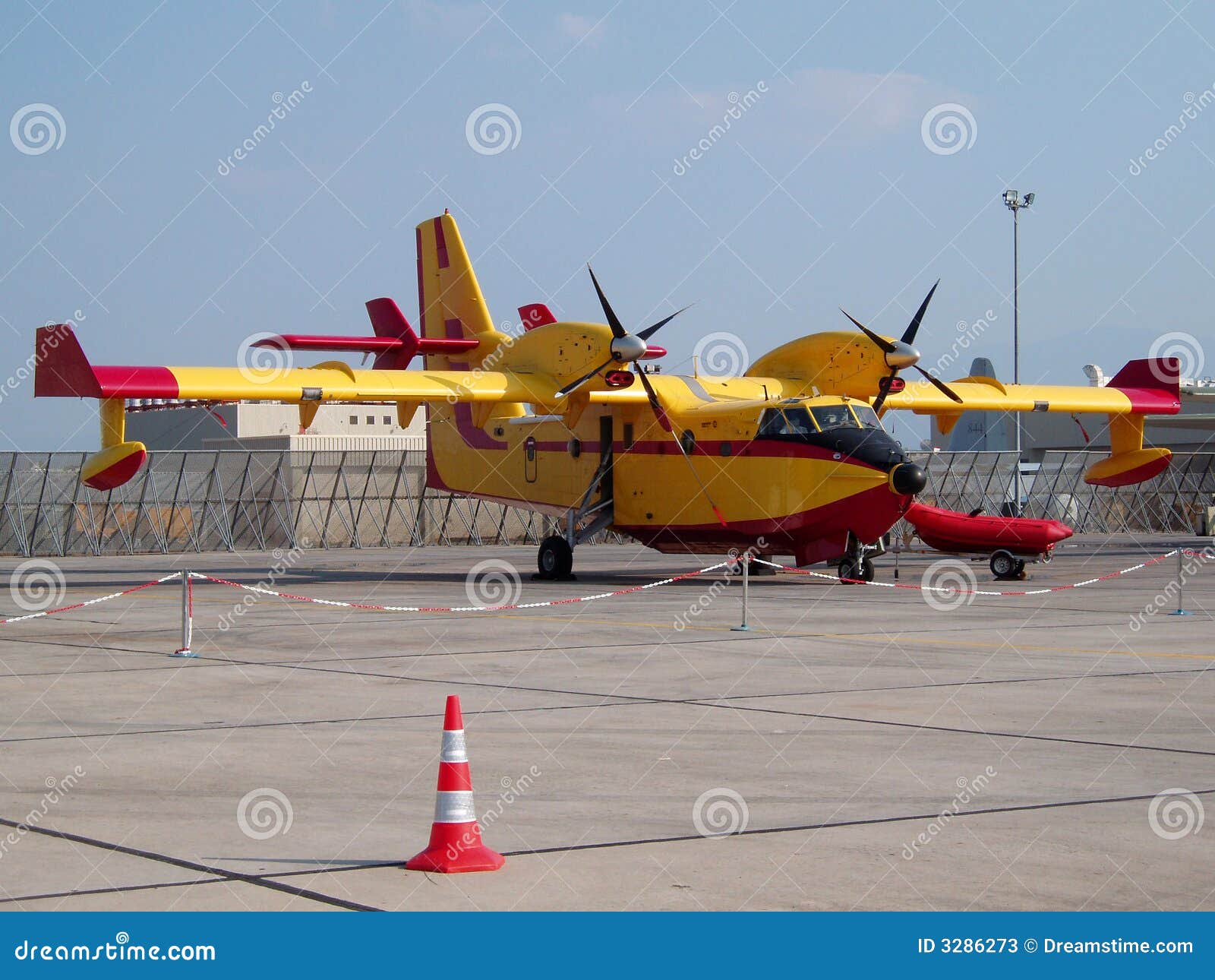 Fire fighting airplane stock image. Image of aircraft - 3286273