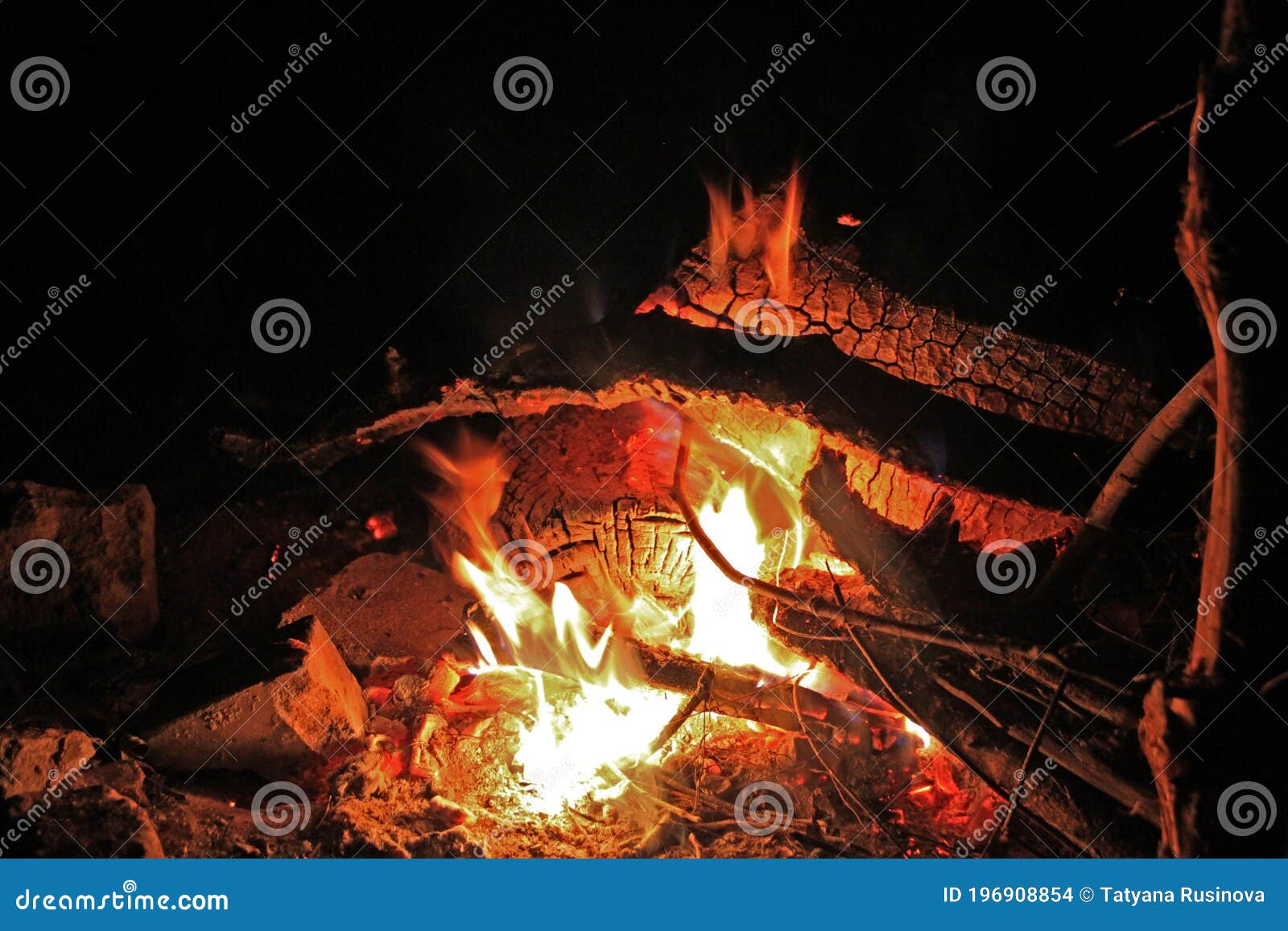 Fire Flame, a Large Log Fire on a Dark Night Stock Photo - Image of ...