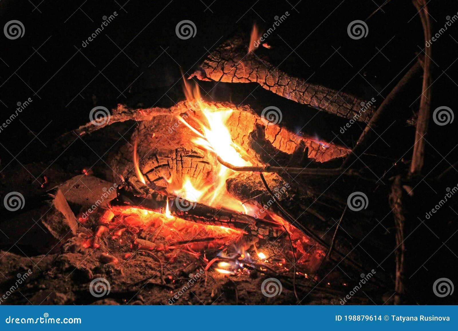 Fire Flame, a Large Log Fire on a Dark Night Stock Photo - Image of ...