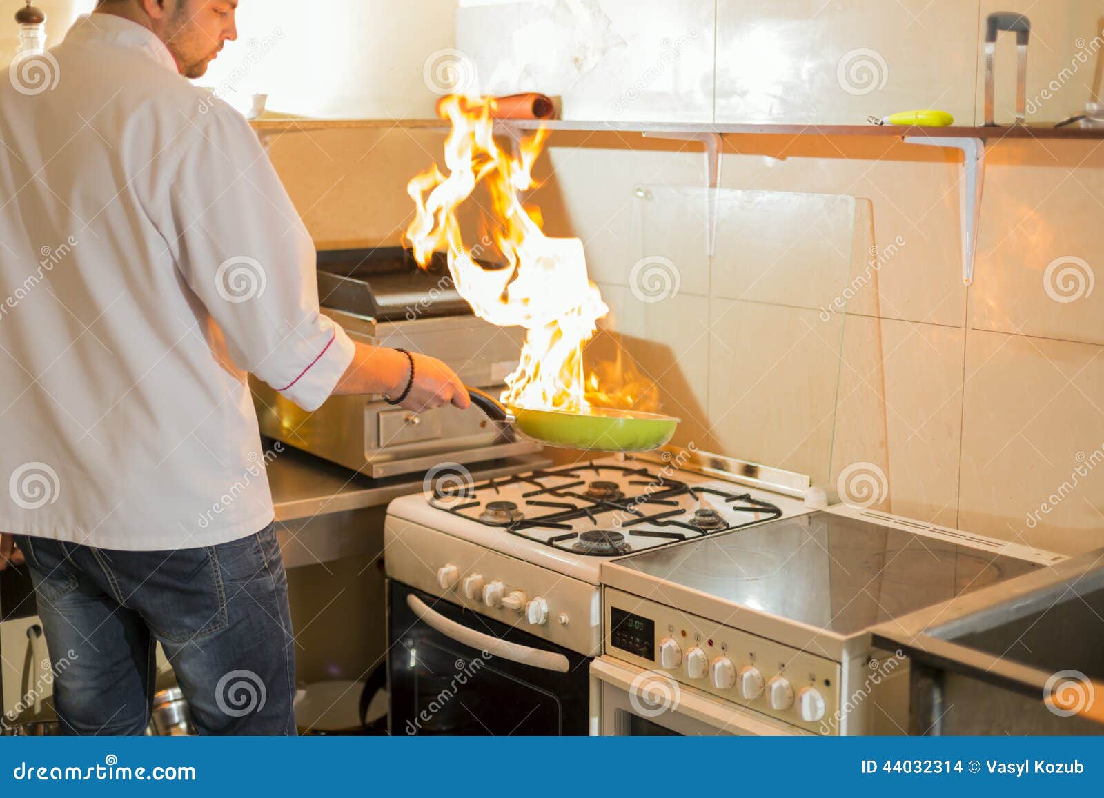 Fire in a frying pan stock photo. Image of burning, chef - 44032314