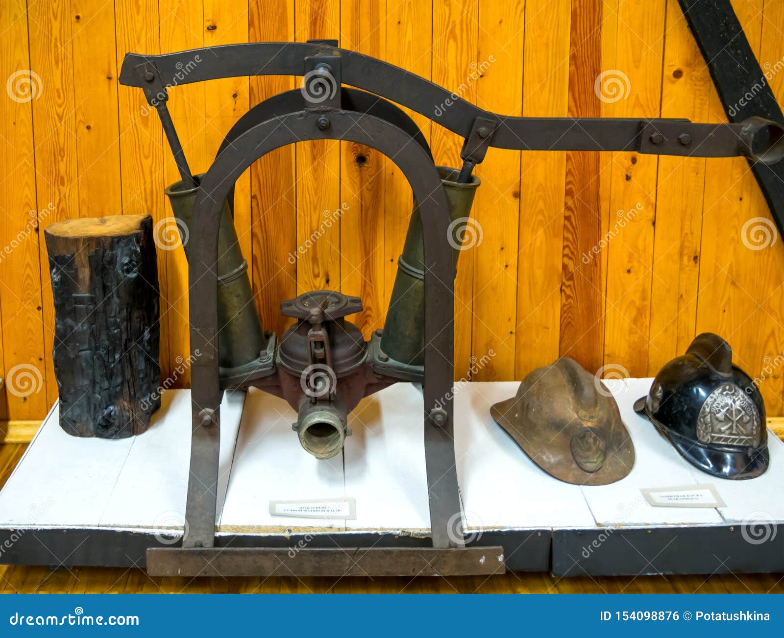 Fire hand water pump editorial photo. Image of exposition - 154098876