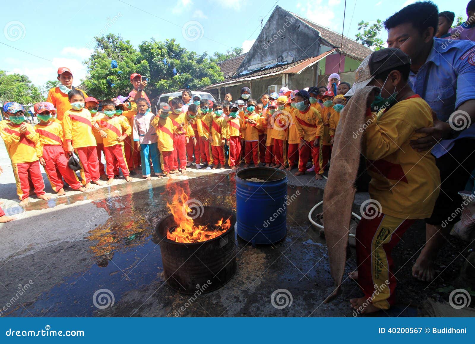FIRE QUENCH editorial photography. Image of solo, quench - 40200567
