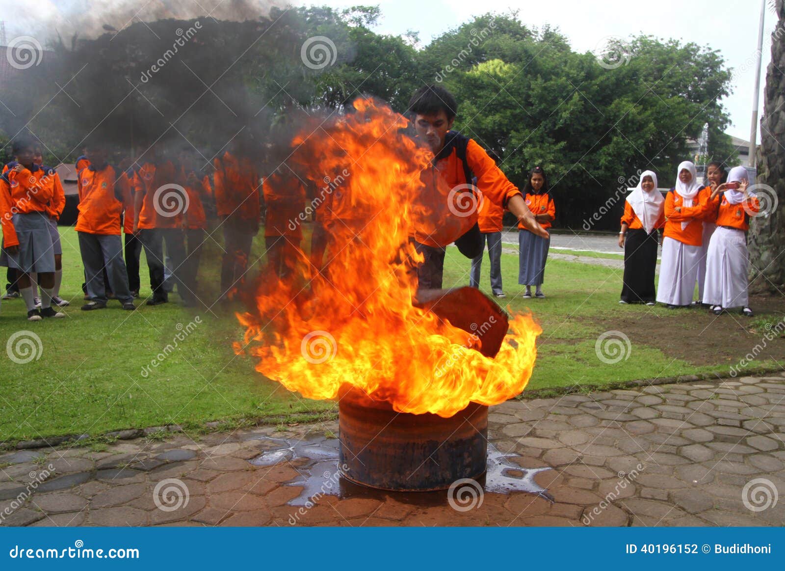 FIRE QUENCH editorial photography. Image of rescue, campfire - 40196152