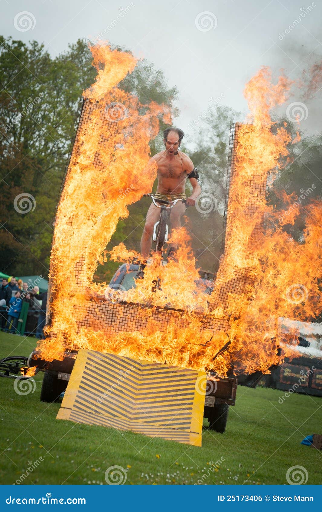 Fire stunt editorial photo. Image of ramp, crazy, trick - 25173406