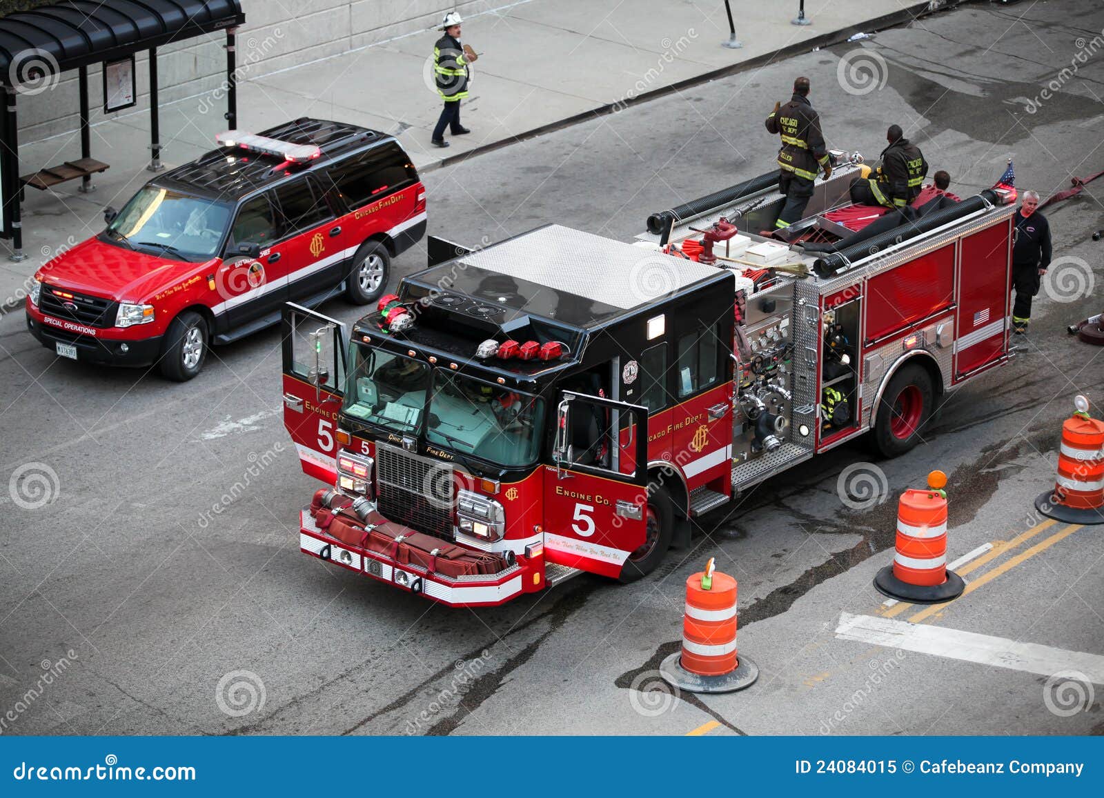 Fire Truck Response - Chicago, Illinois Editorial Image - Image of ...