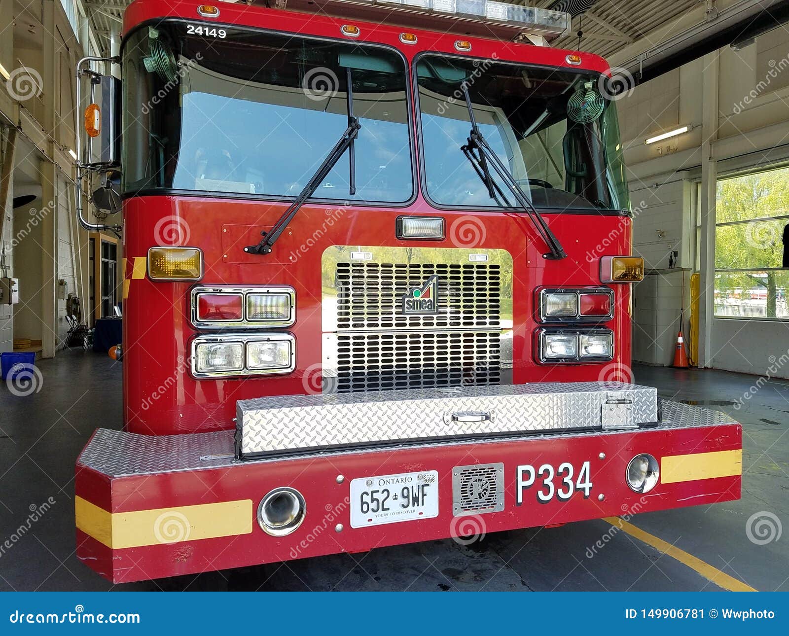 Fire truck in Toronto editorial photo. Image of siren - 149906781