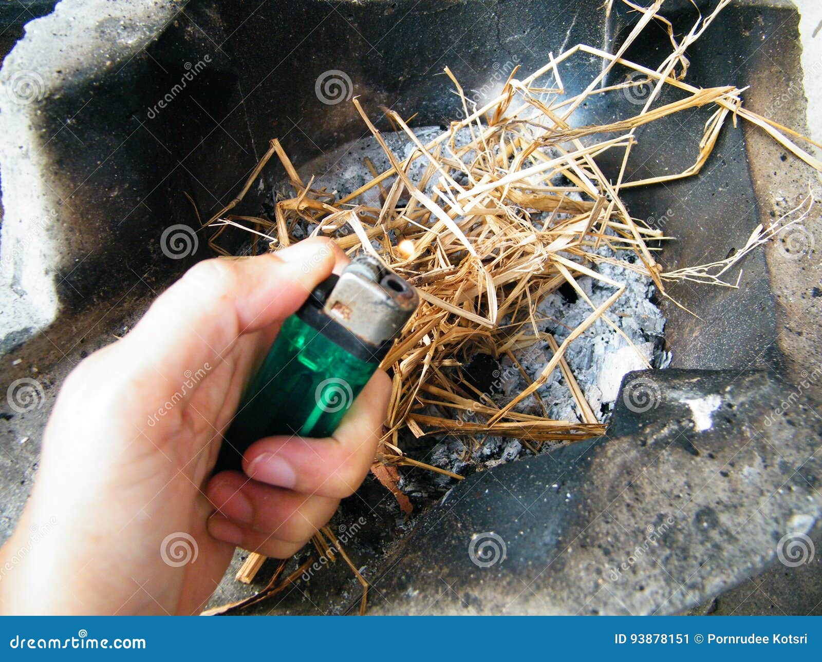Fire Using Dry Straw As Fuel Stock Image - Image of burns, light: 93878151