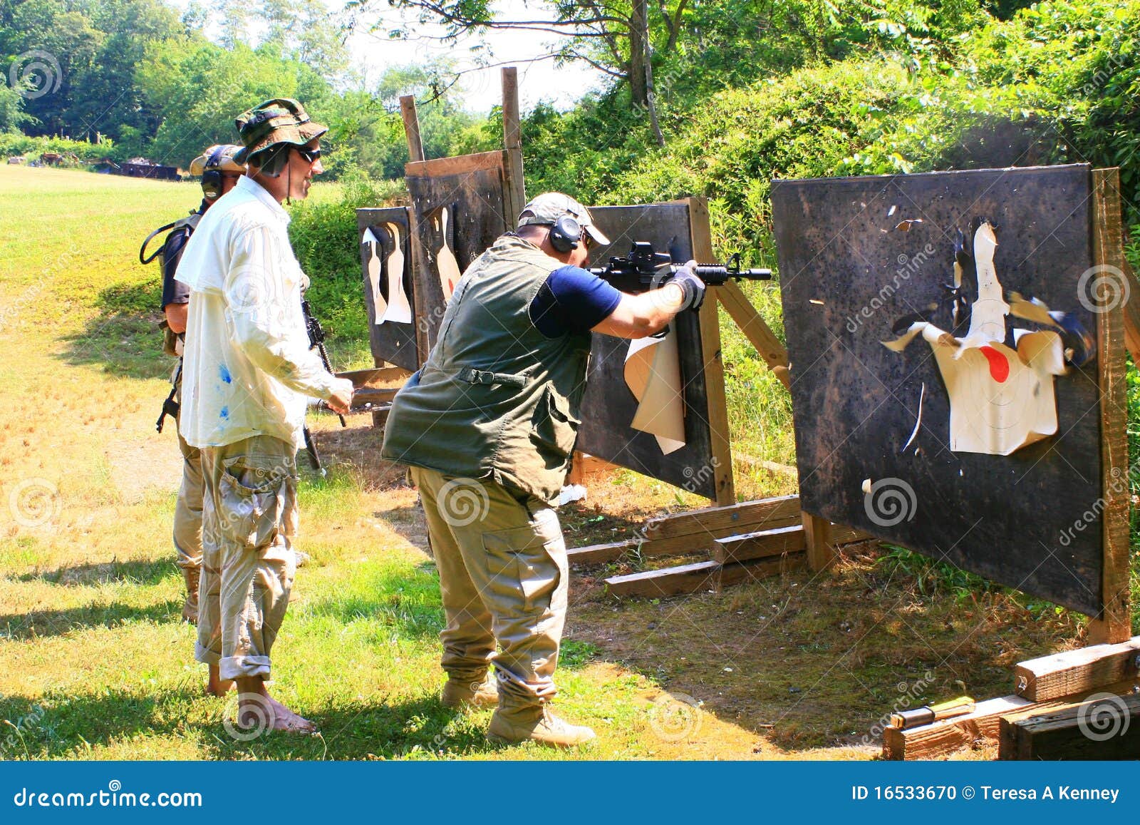 Firearms Class editorial image. Image of range, carbines - 16533670