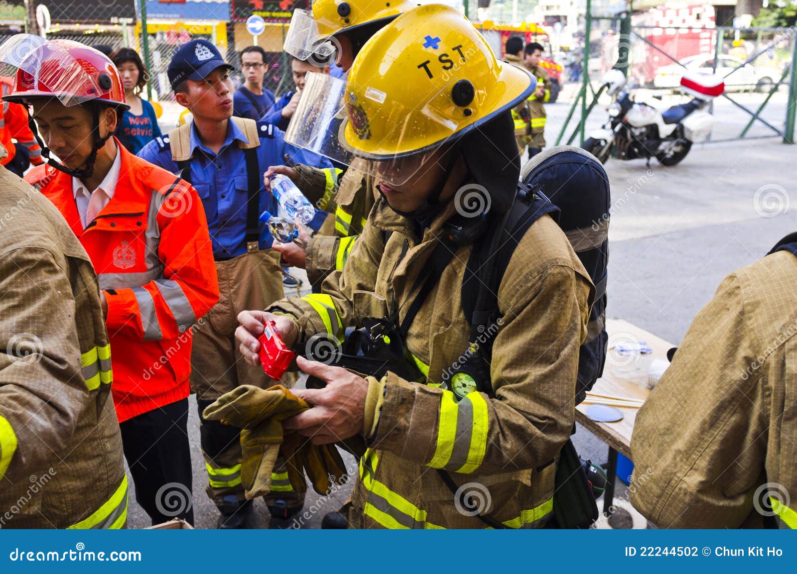 Firefighter eat lunch editorial photography. Image of fireman - 22244502