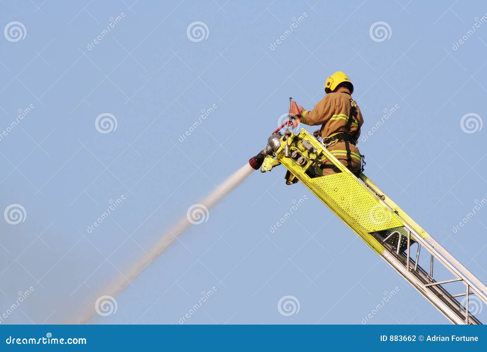 Firefighter Extinguishes Fire Stock Photo - Image of blaze, outdoor: 883662