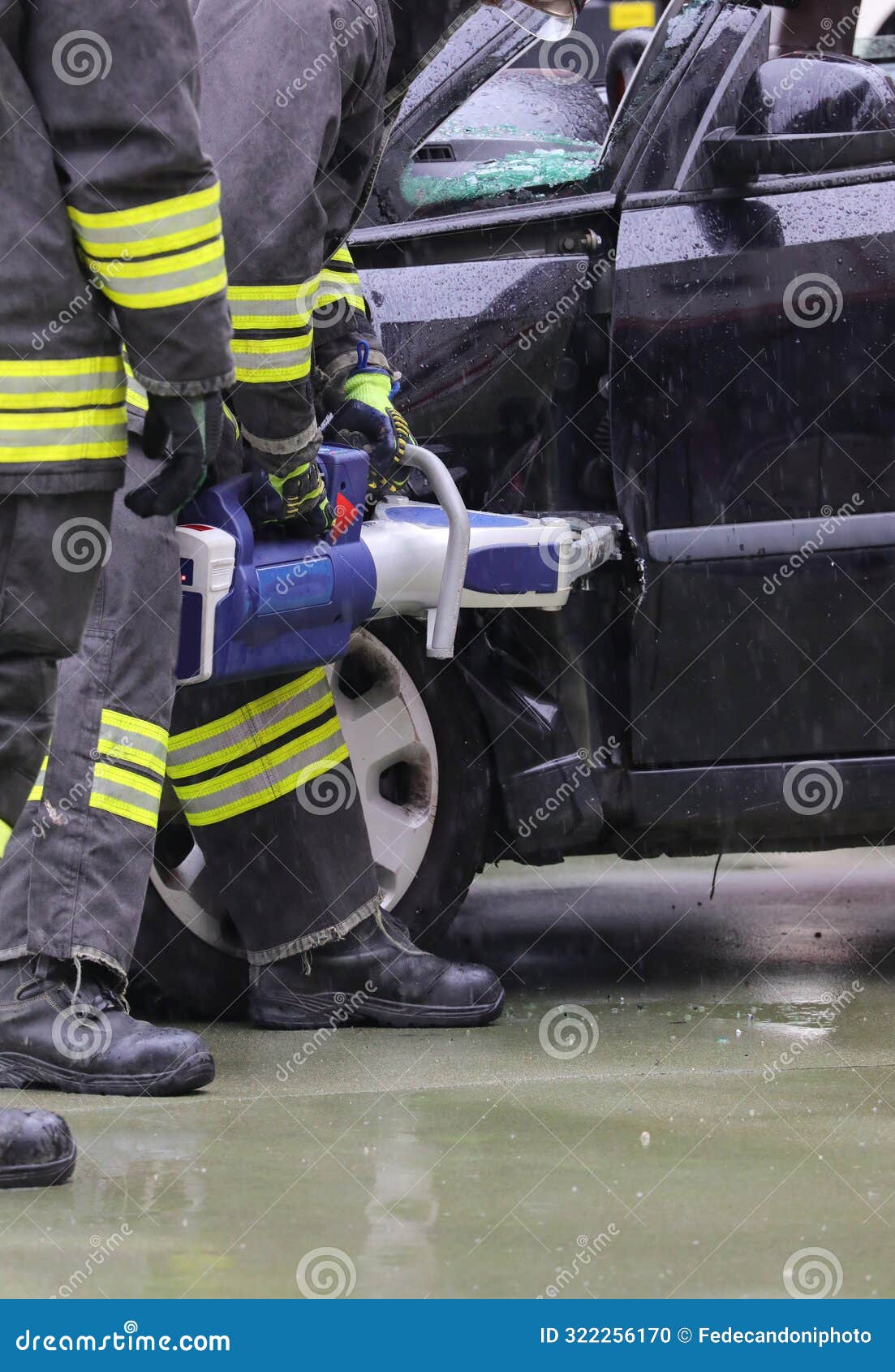 Firefighter Rescues Trapped Victims Using Powerful Cordless Pneumatic ...