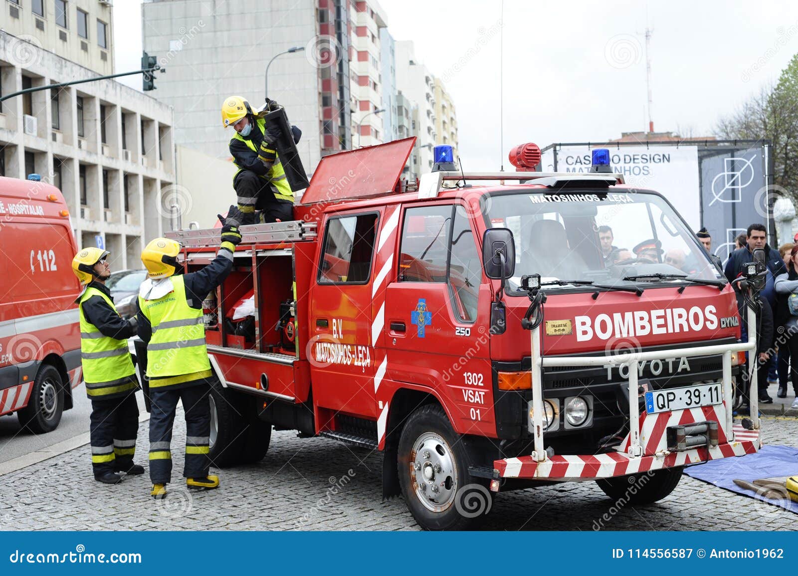 Firefighters on action editorial photography. Image of hosecompressor ...