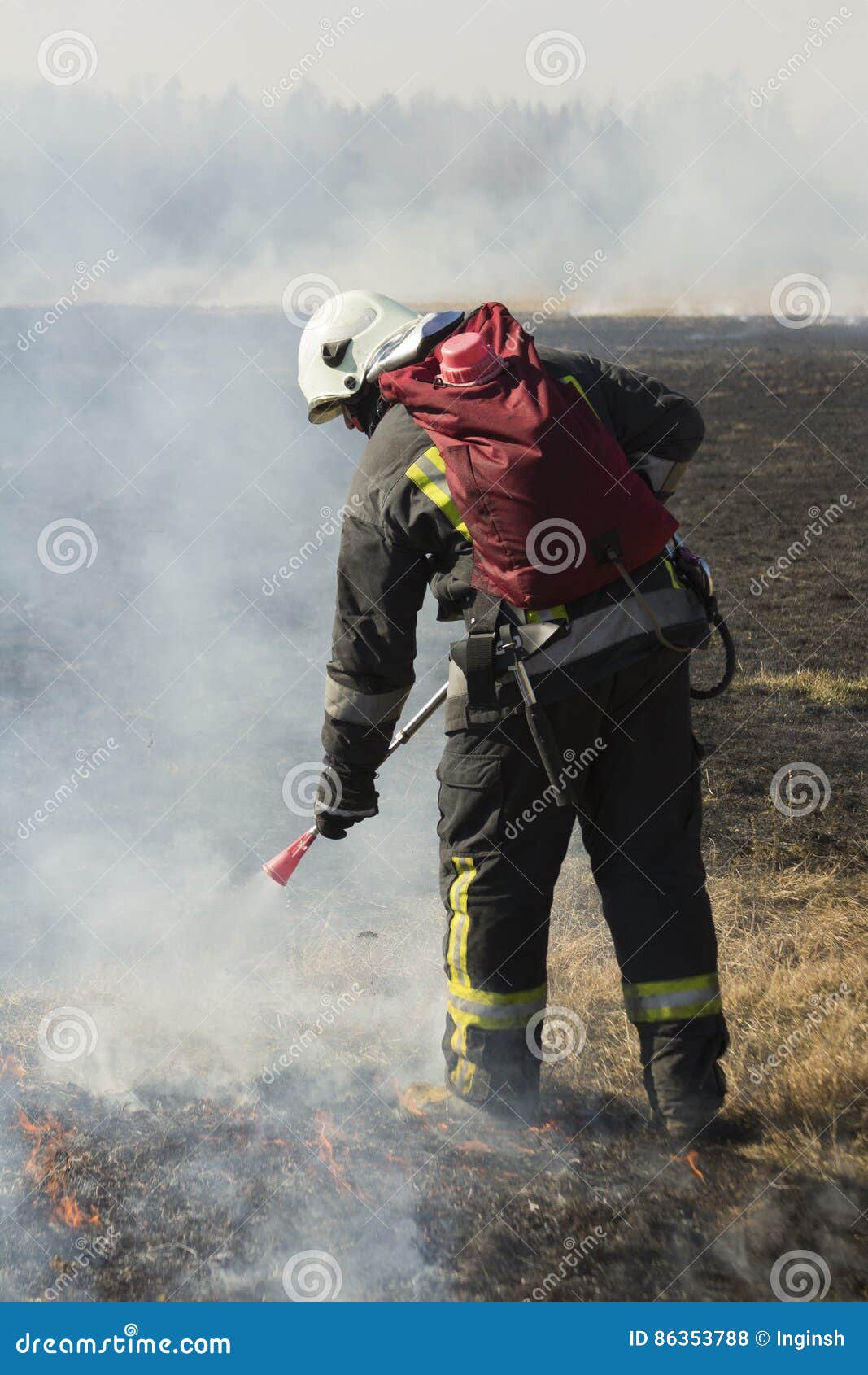 Firefighters Battle a Wildfire Editorial Stock Photo - Image of fighter ...