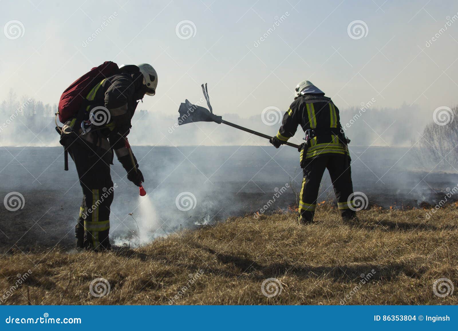 Firefighters Battle a Wildfire Editorial Stock Image - Image of ...