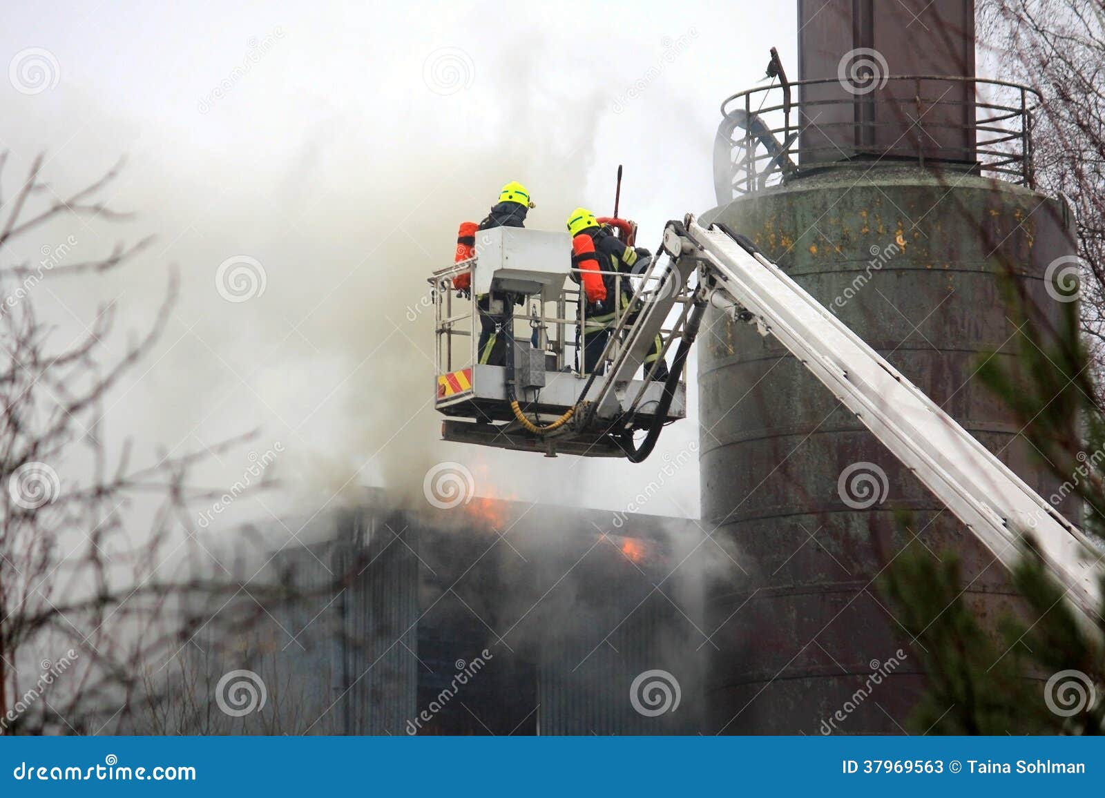 Firefighters Extinguishing Fire on Hydraulic Crane Platform Editorial ...