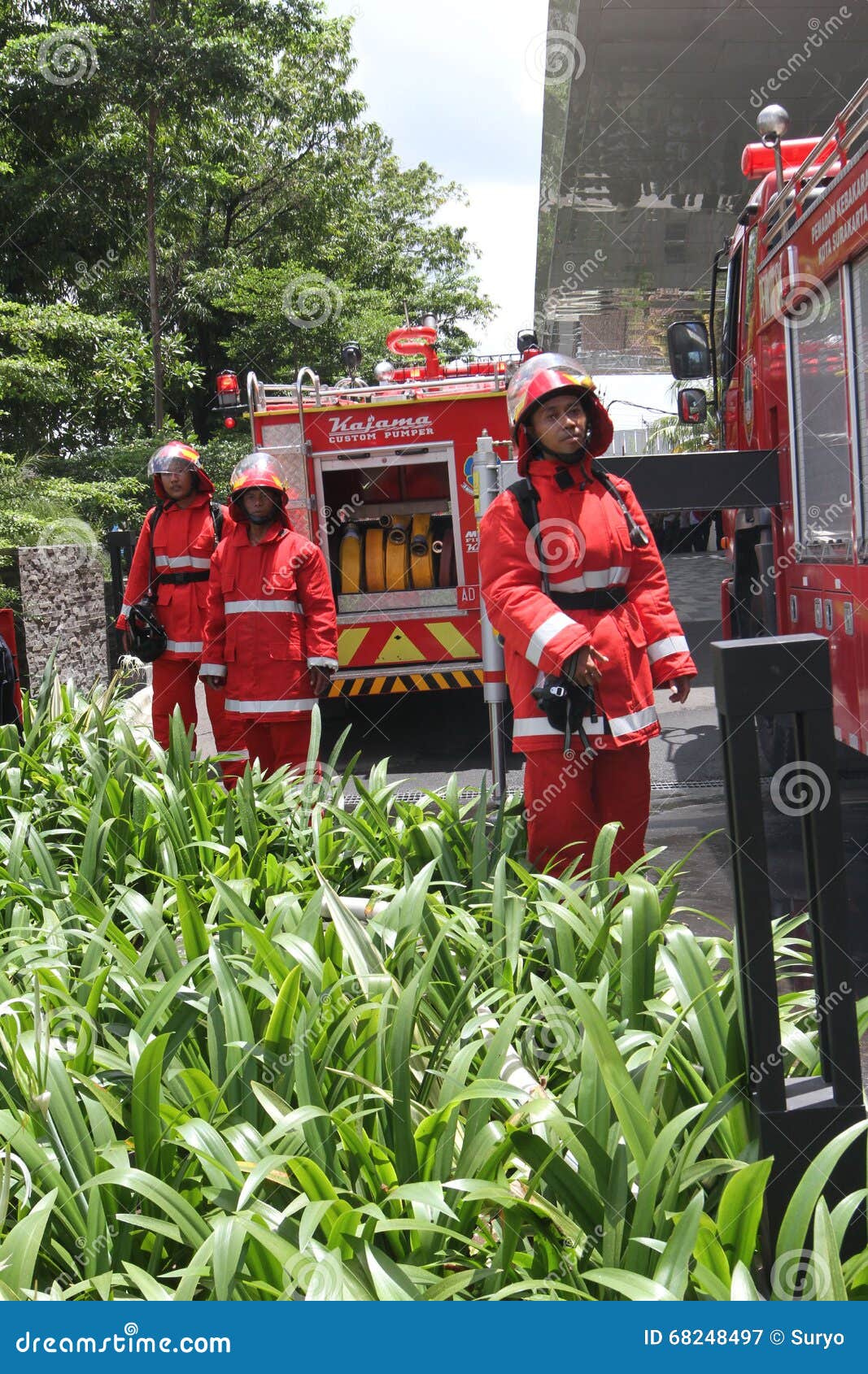 Firefighters editorial photography. Image of building - 68248497