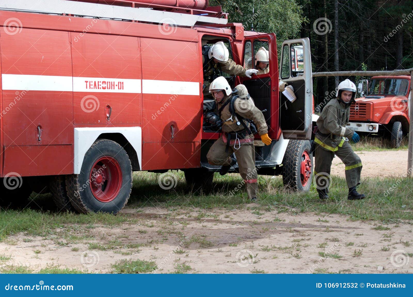 Firefighters Run Out of the Fire Engine Editorial Photography - Image ...