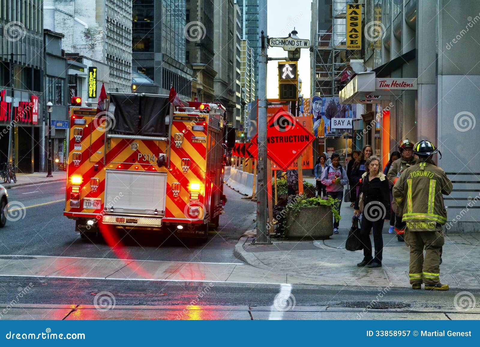 Firefighters on the scene editorial photography. Image of help - 33858957
