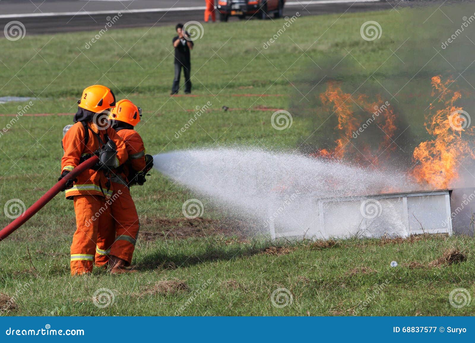 Firefighters editorial photography. Image of central - 68837577