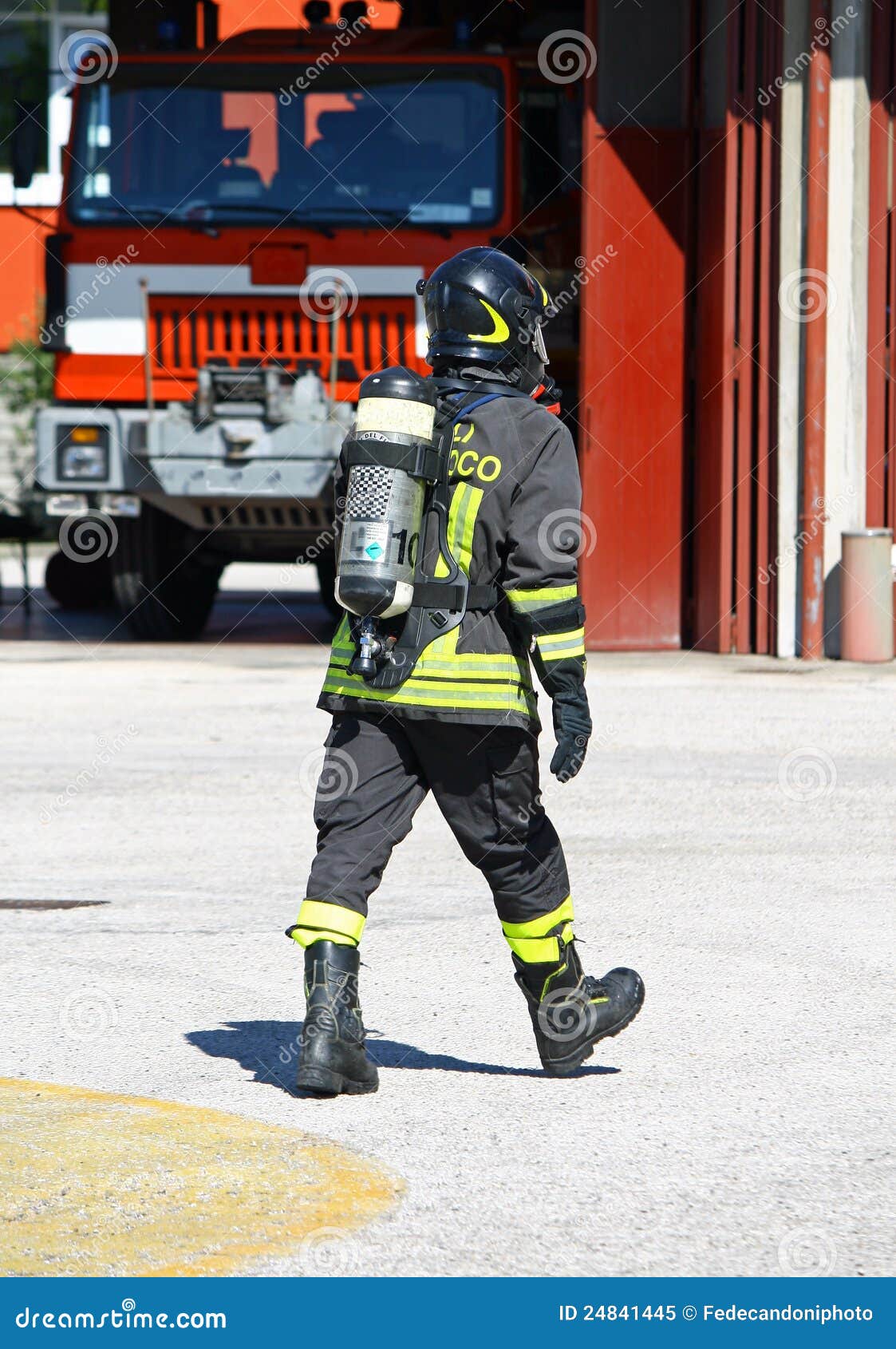 Fireman with oxygen tank stock image. Image of firefighter - 24841445