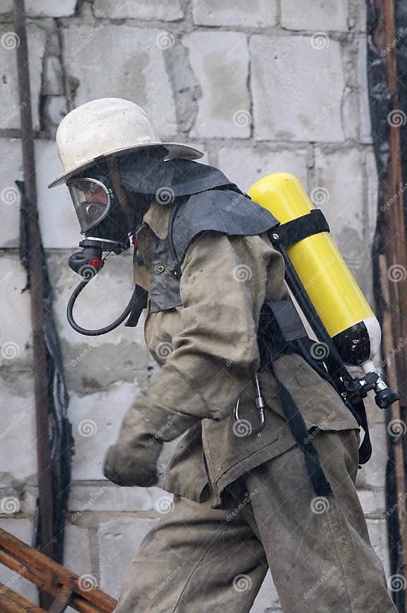 Fireman in respirator stock image. Image of heat, rescue - 3058353
