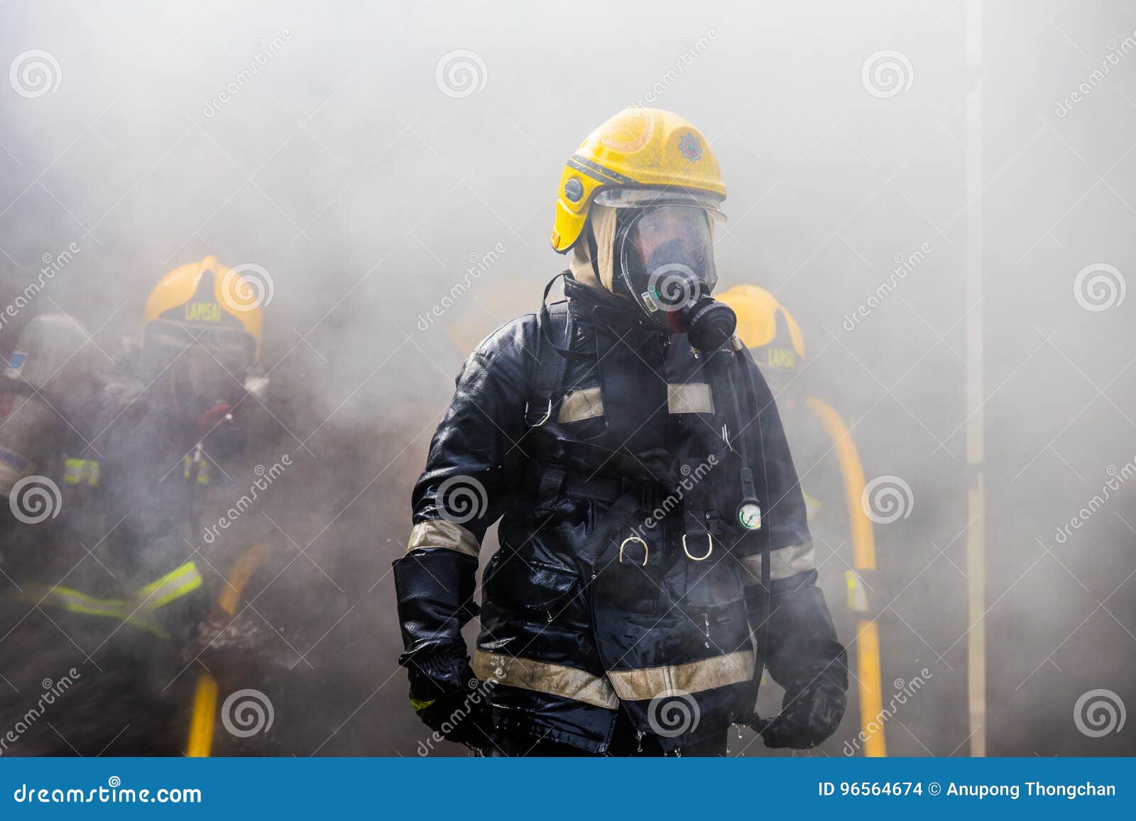 Fireman editorial stock image. Image of extinguishing - 96564674