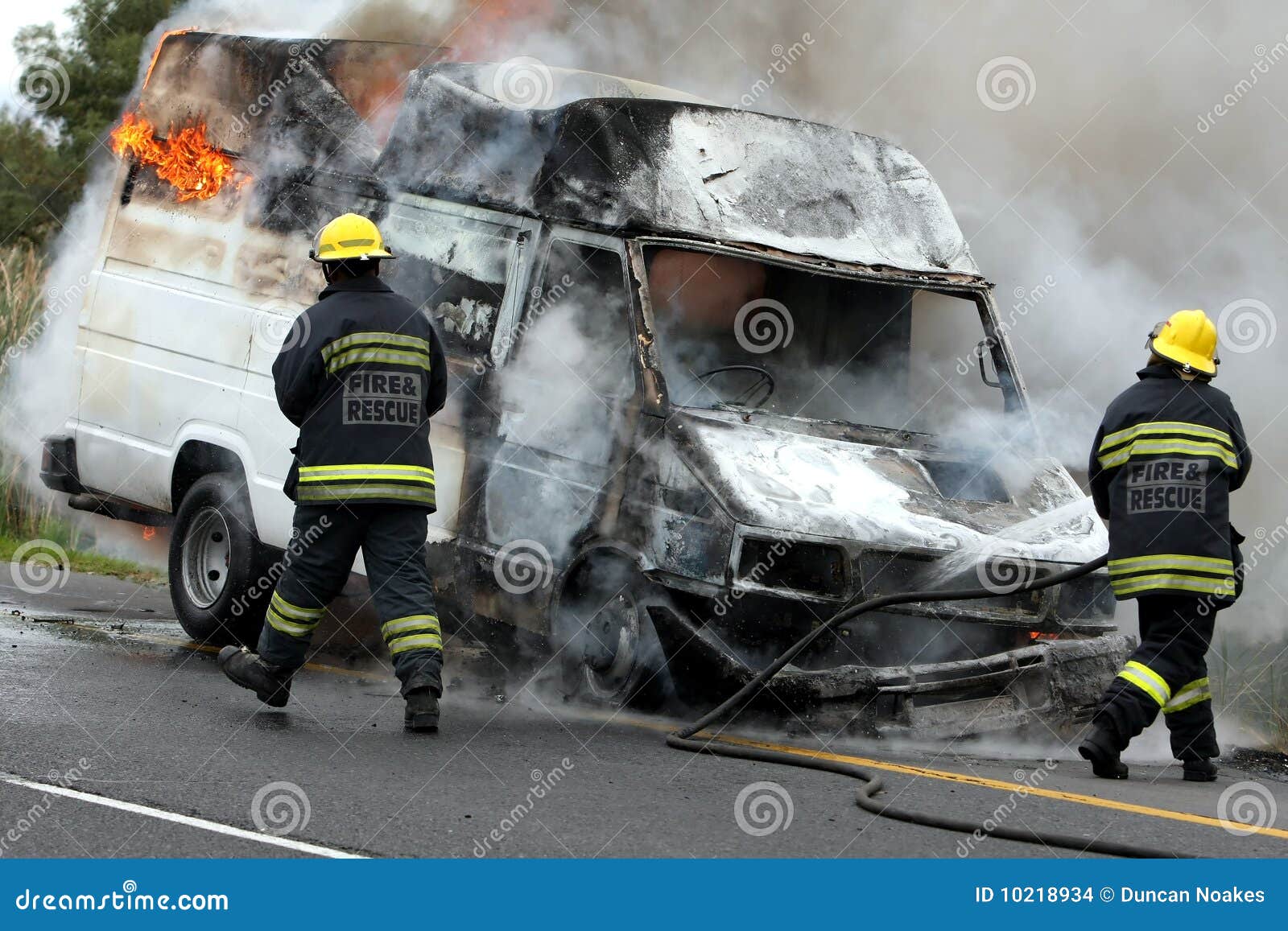 Firemen and Burning Motor Car Stock Photo - Image of flame, crime: 10218934