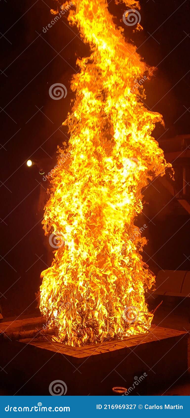Firepit column of flame stock image. Image of heat, darkness - 216969327