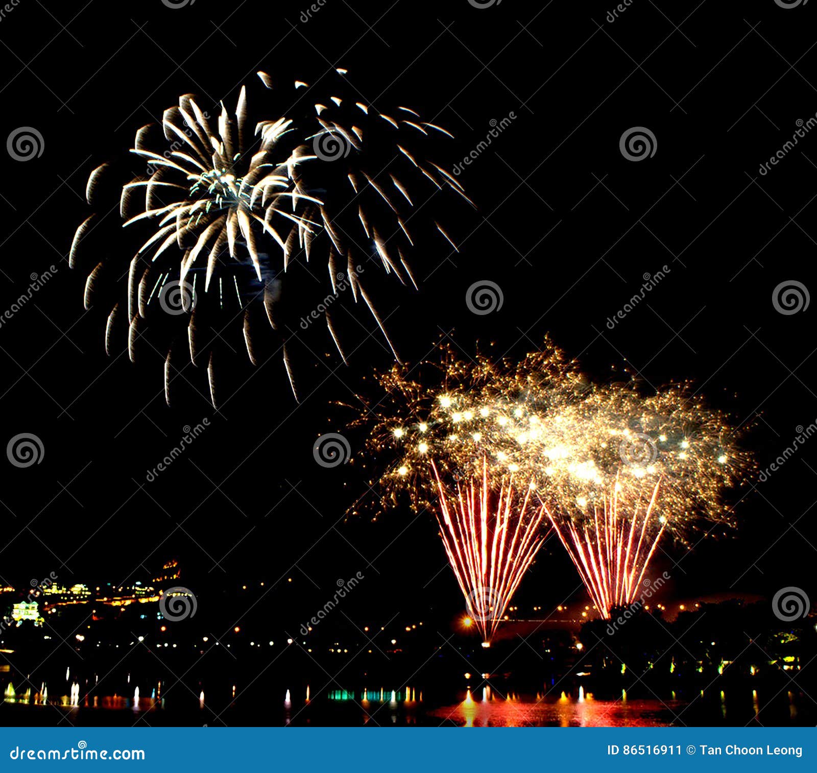 Firework imagen de archivo. Imagen de incendio, aniversario - 86516911