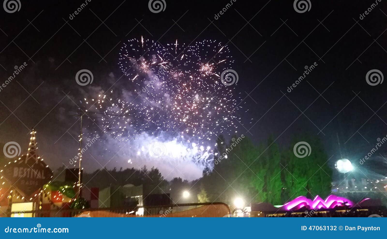 Firework heart editorial photography. Image of summer - 47063132