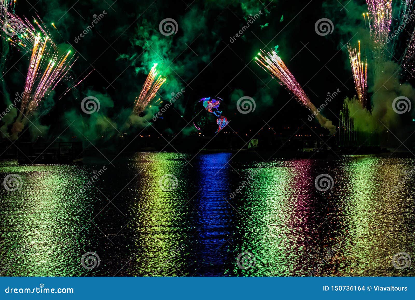 Firework on IllumiNations Reflections of Earth in Epcot at Walt Disney ...
