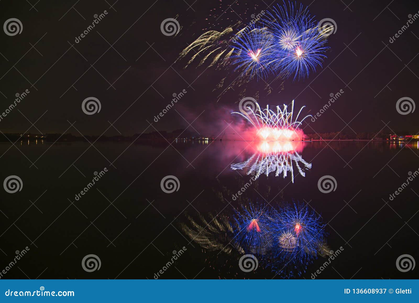 Firework with Reflection in a Water Stock Image - Image of black, burst ...