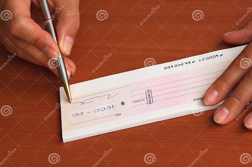 Firma De Un Cheque Del Dinero Imagen de archivo - Imagen de libro, pago ...