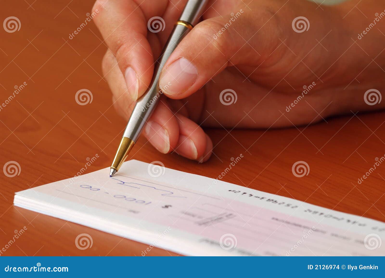 Firma De Un Cheque Del Dinero Foto de archivo - Imagen de cantidad ...