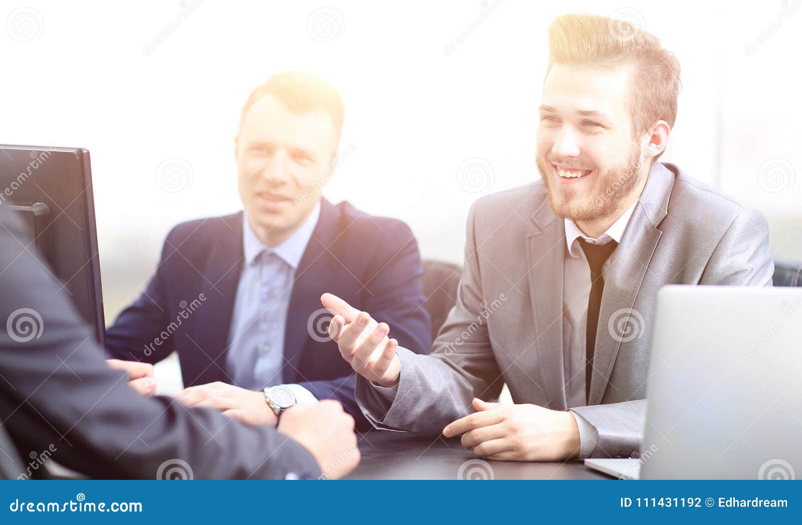 Firma-` S Angestellte am Arbeitsplatz Stockfoto - Bild von zeigen ...