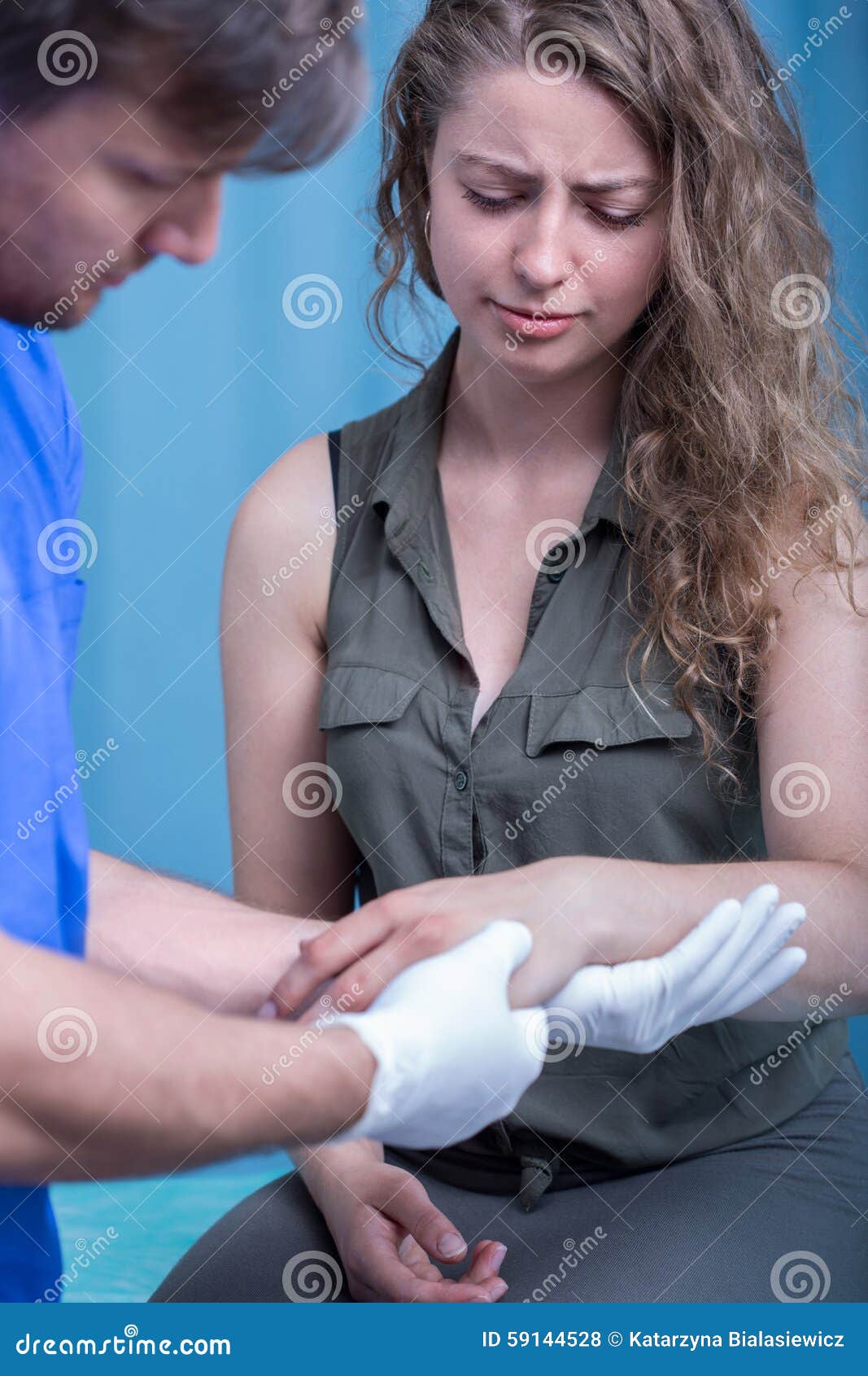 First Aid in Emergency Room Stock Photo - Image of diagnose, women ...