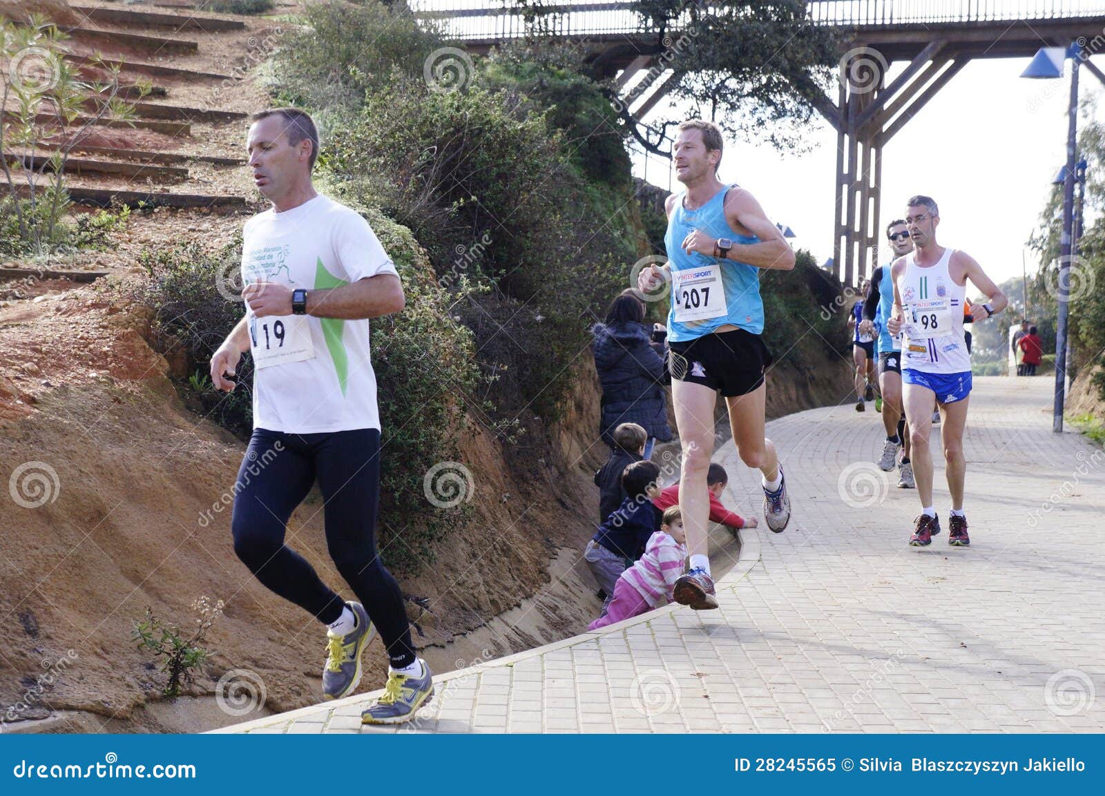 First Cross editorial image. Image of sport, athletes - 28245565