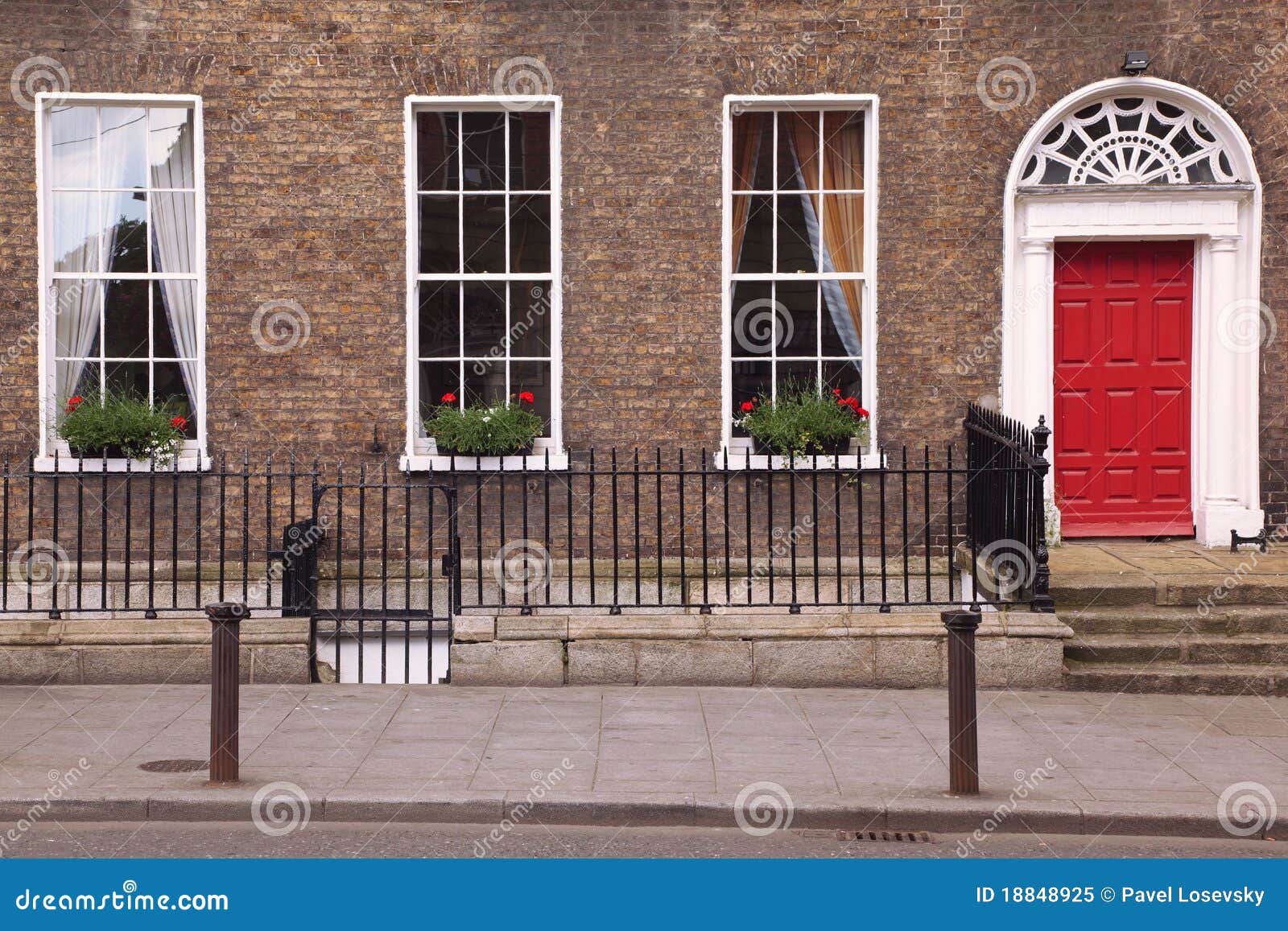 Beautiful Building With Columns - Volutes Are Combined With Acanthus ...