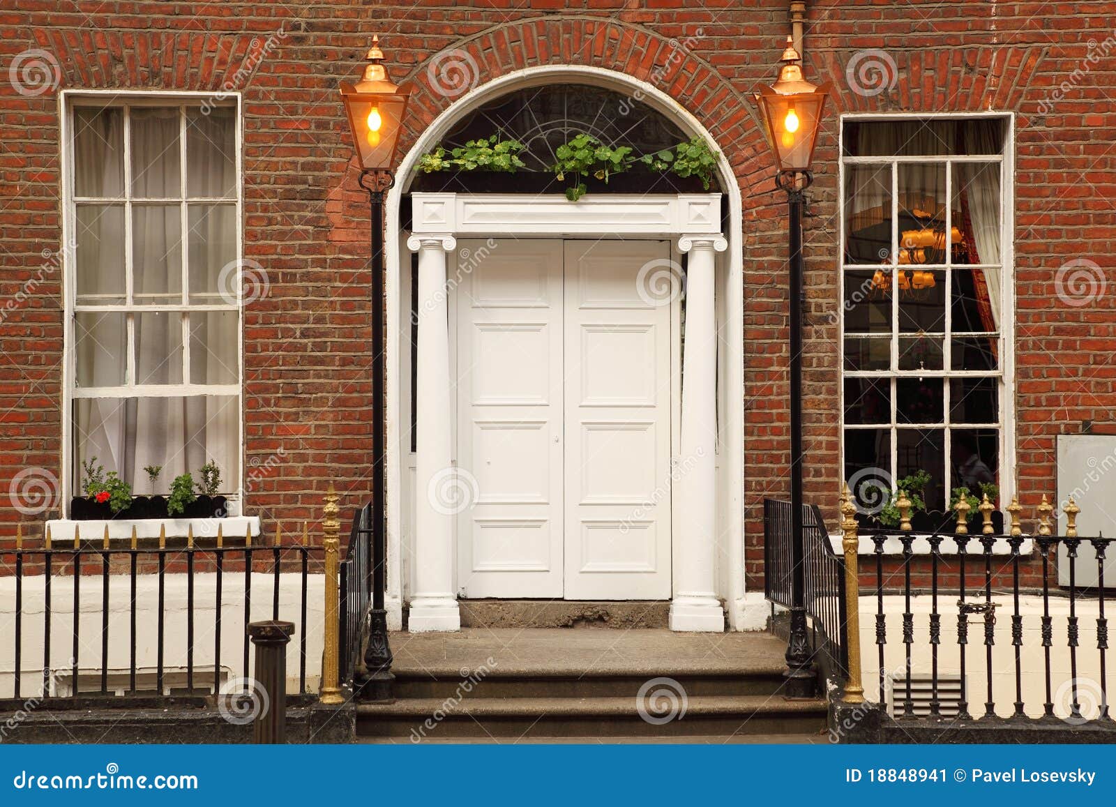 Beautiful Building With Columns - Volutes Are Combined With Acanthus ...