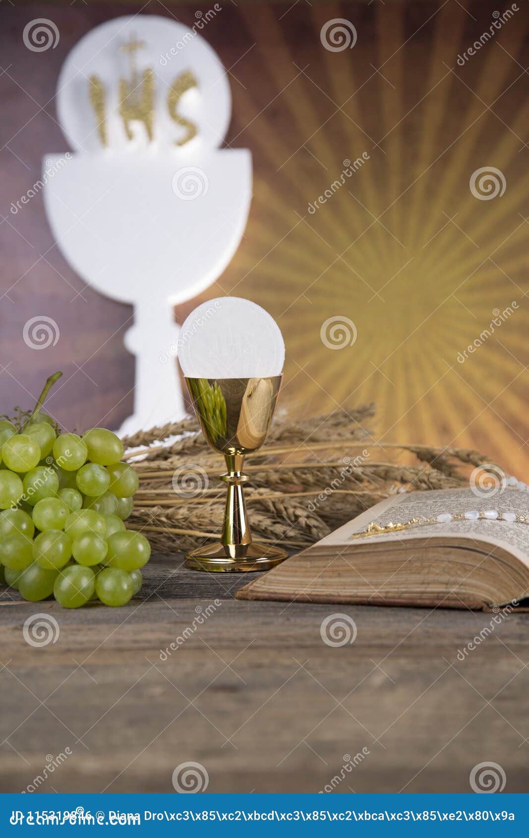 Eucharist Symbol of Bread and Wine, Chalice and Host, First Comm Stock ... Eucharist Symbol of Bread and Wine, Chalice and Host, First Comm Stock ...