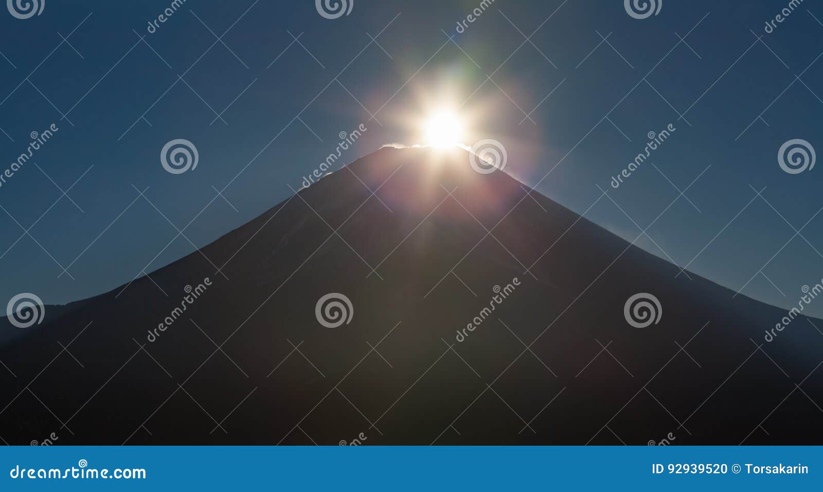 First Japan Sunrise of Year 2016 Stock Photo - Image of peace, majestic ...