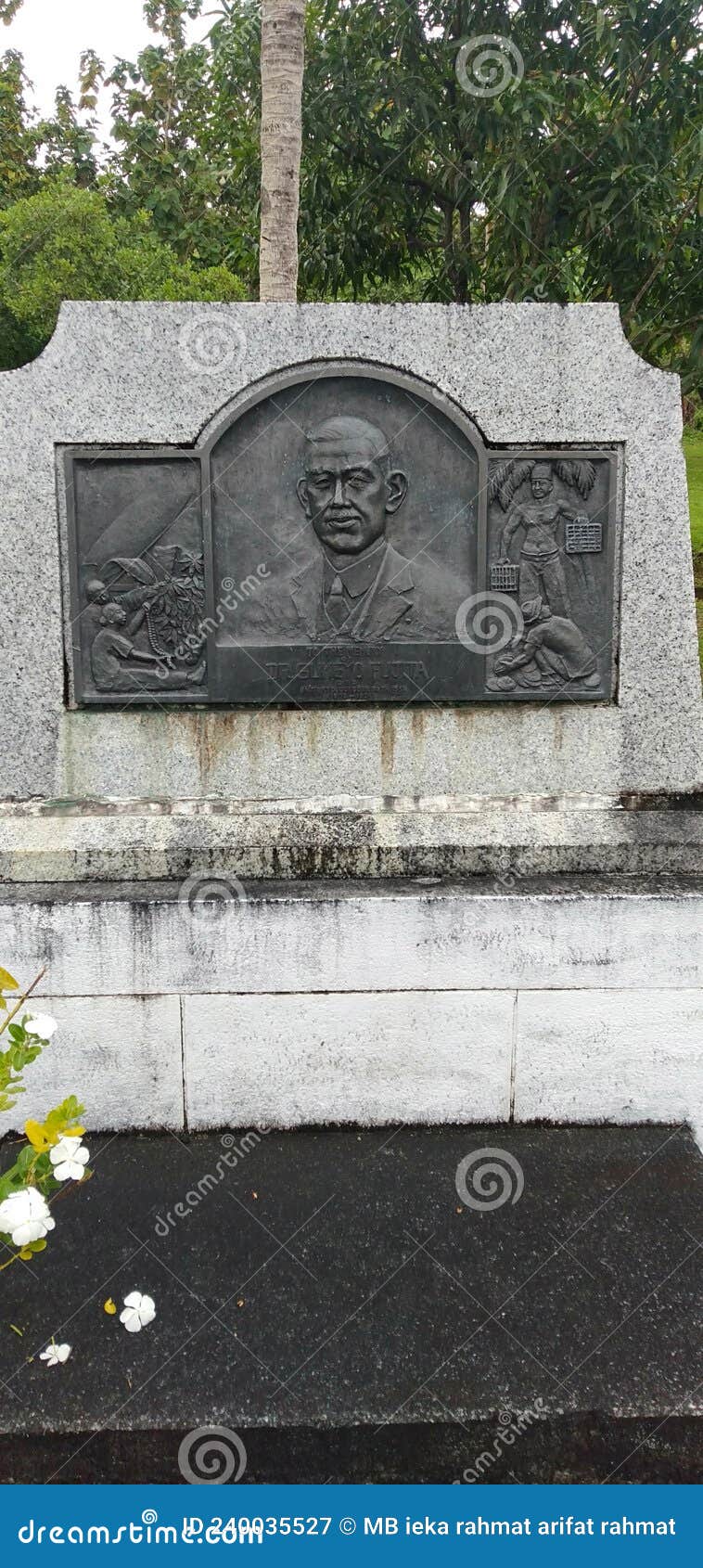 Pearl Farm Worker Sorting Produced High-quality Pearl At Tung Sau Pearl ...