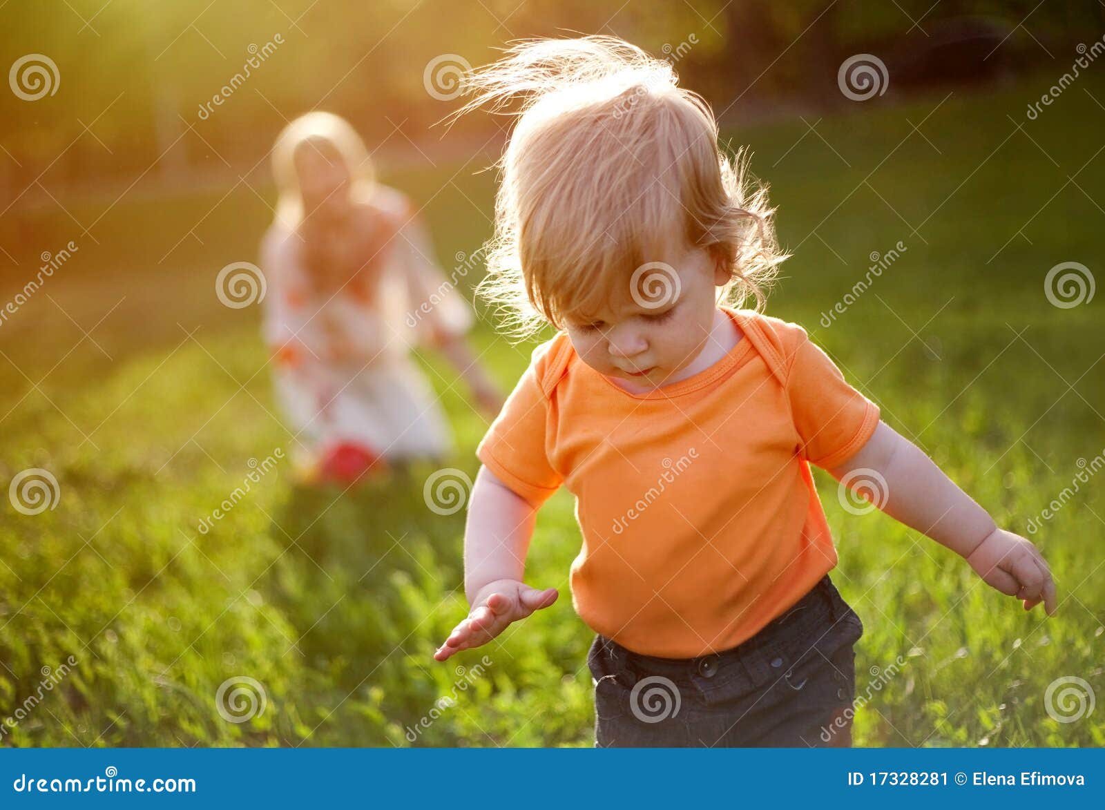 The First Steps of the Kid. Stock Image - Image of green, love: 17328281