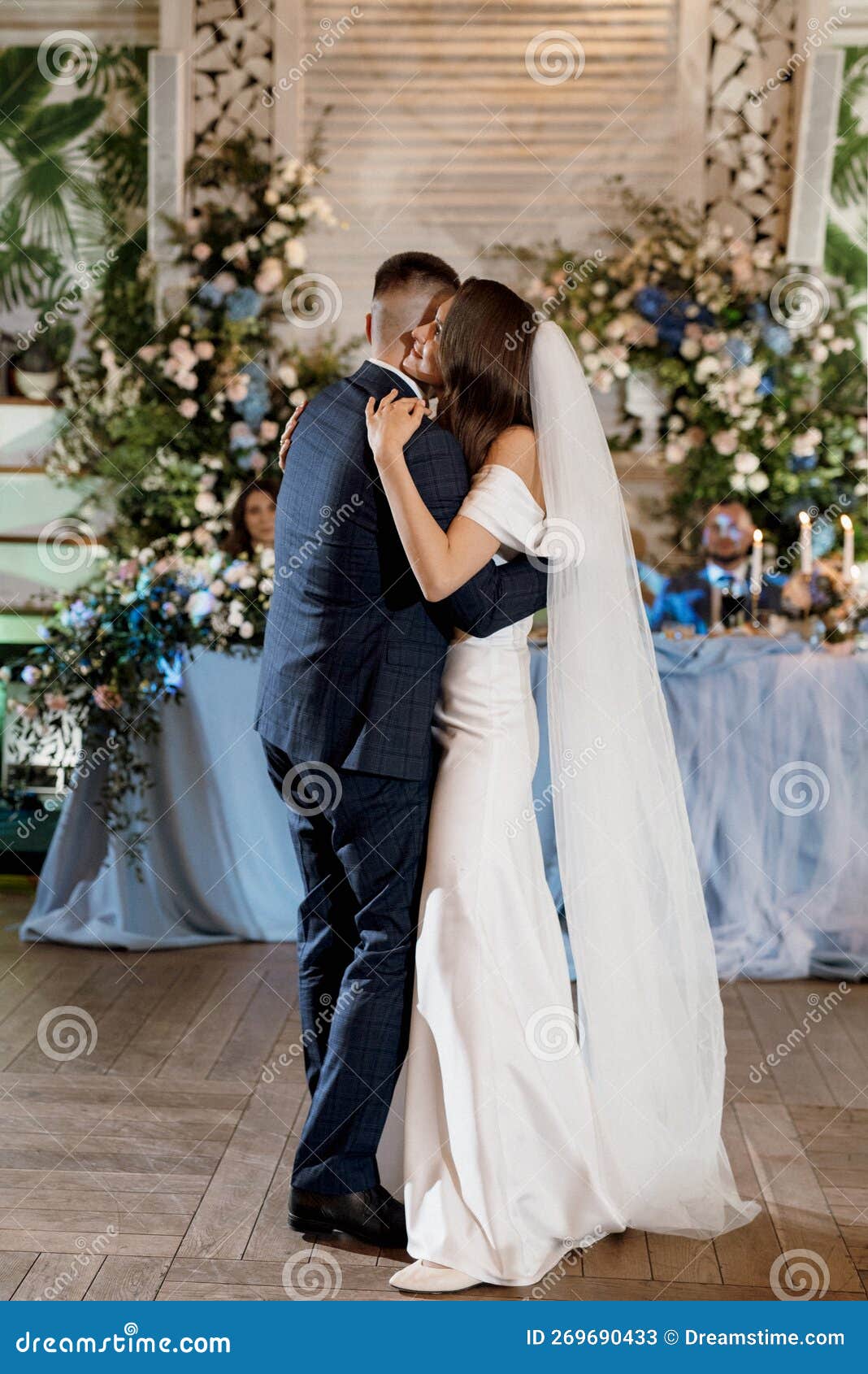 The First Wedding Dance of the Bride and Groom Stock Image - Image of ...